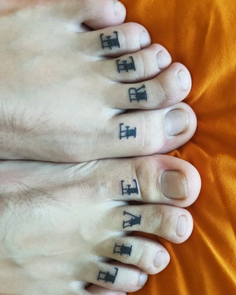 49 Pretty Toe Tattoo Ideas & FAQs - Tattoo Twist