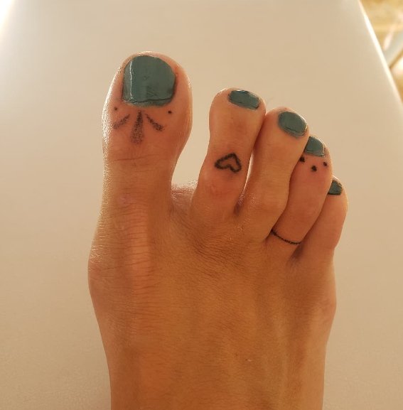 49 Pretty Toe Tattoo Ideas & FAQs - Tattoo Twist