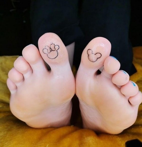 49 Pretty Toe Tattoo Ideas & FAQs - Tattoo Twist