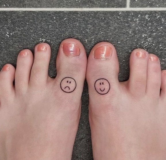 49 Pretty Toe Tattoo Ideas & FAQs - Tattoo Twist