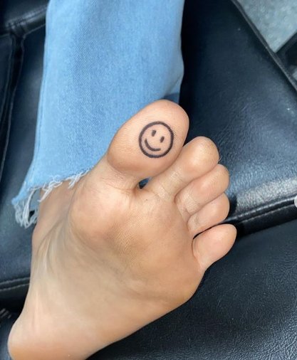 49 Pretty Toe Tattoo Ideas & FAQs - Tattoo Twist