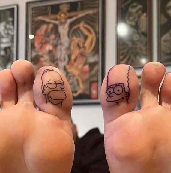 49 Pretty Toe Tattoo Ideas & FAQs - Tattoo Twist