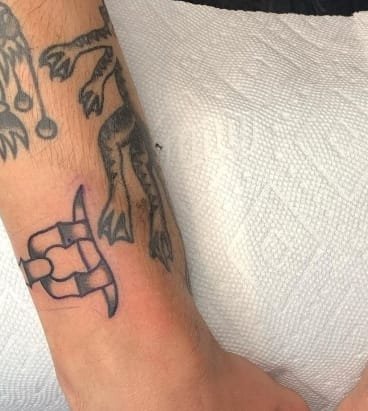 45 Eye-Grabbing Chain Tattoo Ideas That You May Miss! - Tattoo Twist