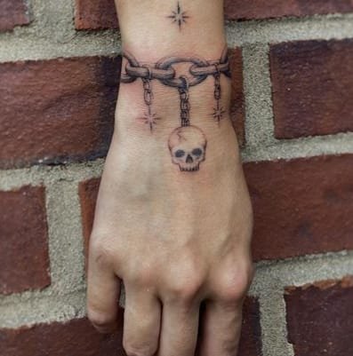 45 Eye-Grabbing Chain Tattoo Ideas That You May Miss! - Tattoo Twist