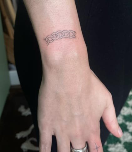 45 Eye-Grabbing Chain Tattoo Ideas That You May Miss! - Tattoo Twist